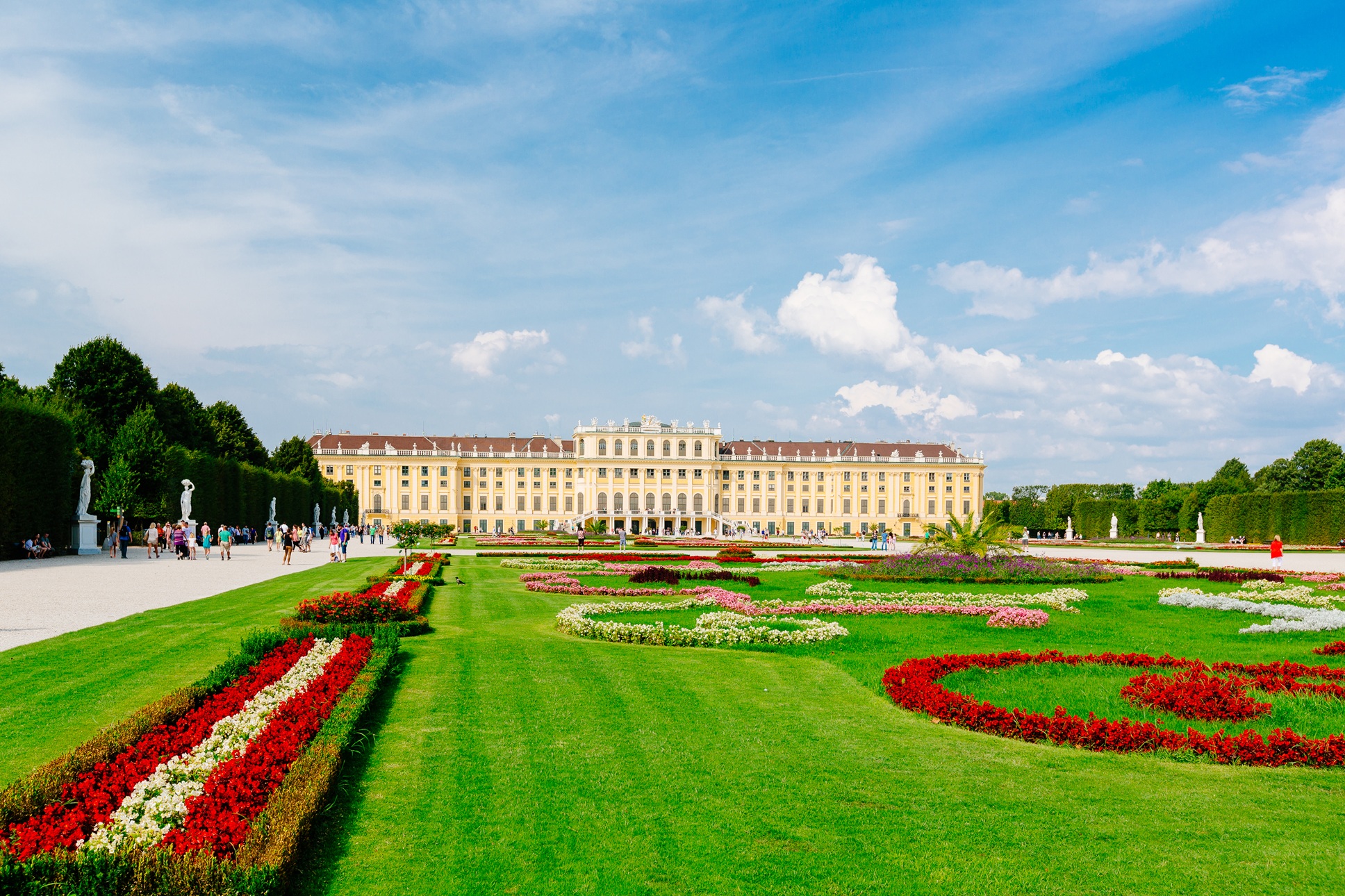 1 Ticket - 3 sights72h HOP ON HOP OFF Ticket + Schönbrunn State Apartment Tour + Upper Belvedere